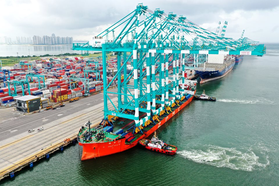 Pelabuhan Tanjung Pelepas Sdn Bhd. - Equipment